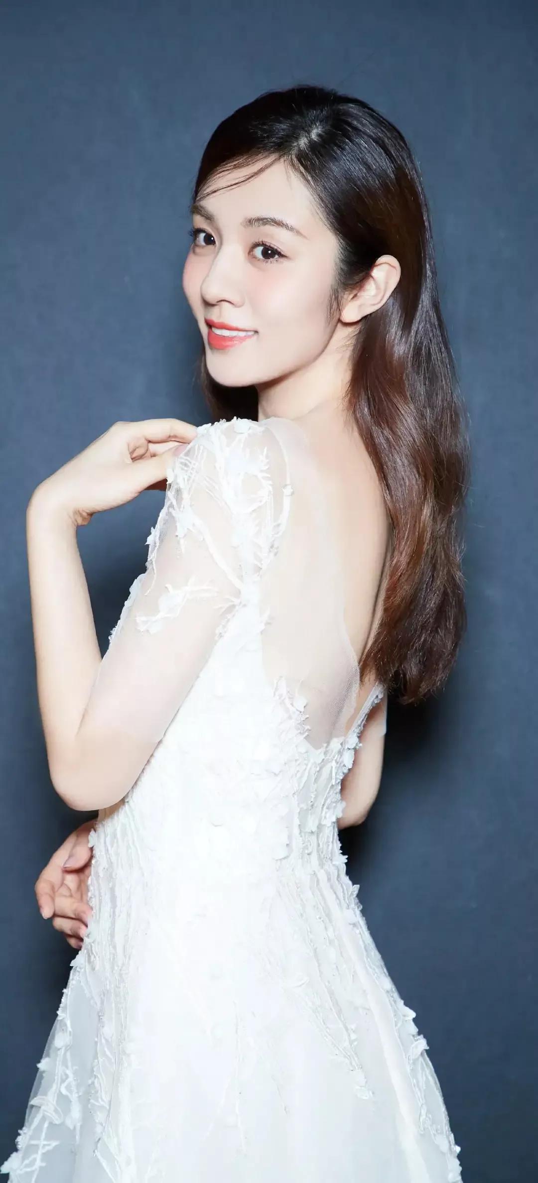 Sexy and charming Wang Xiaochen - iMedia