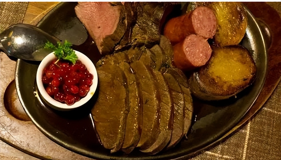 Finnish reindeer meat cooking methods, nutritional value, importance in ...