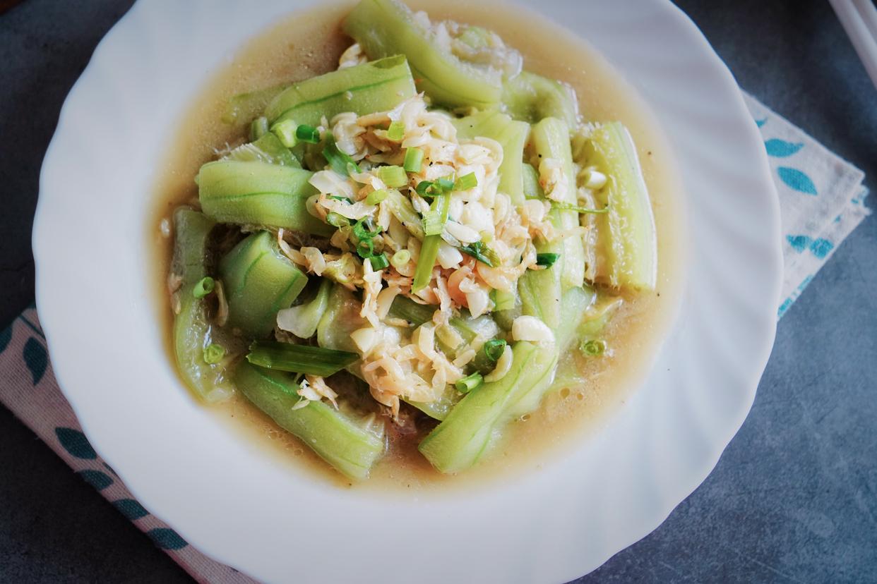 Summer healthy open sea fried loofah, taste sweet and juicy, drink up ...