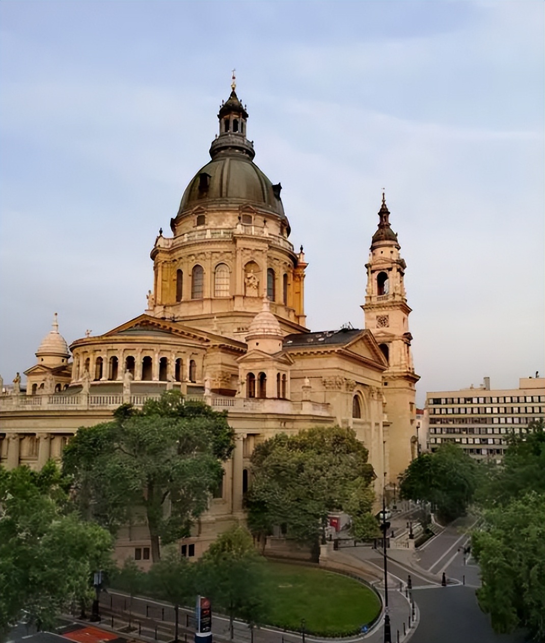 The Influence of Horace Walpole's Strawberry Heights Architecture - iMedia