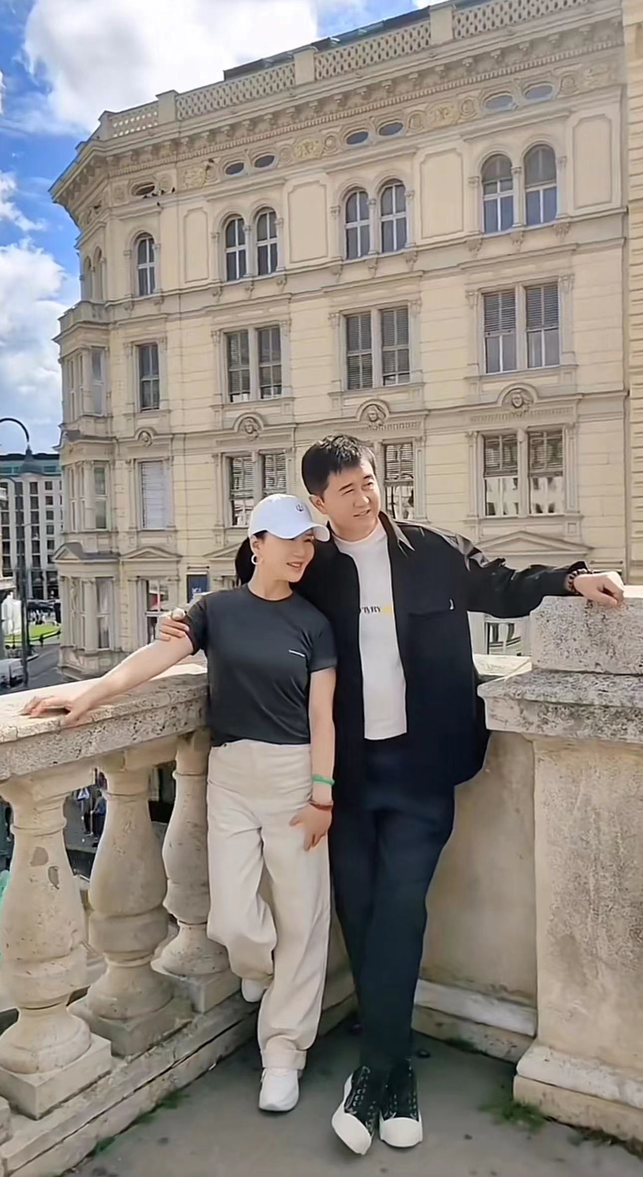 Fu Disheng brought his son and daughter-in-law to Austria! Ren Jing ...