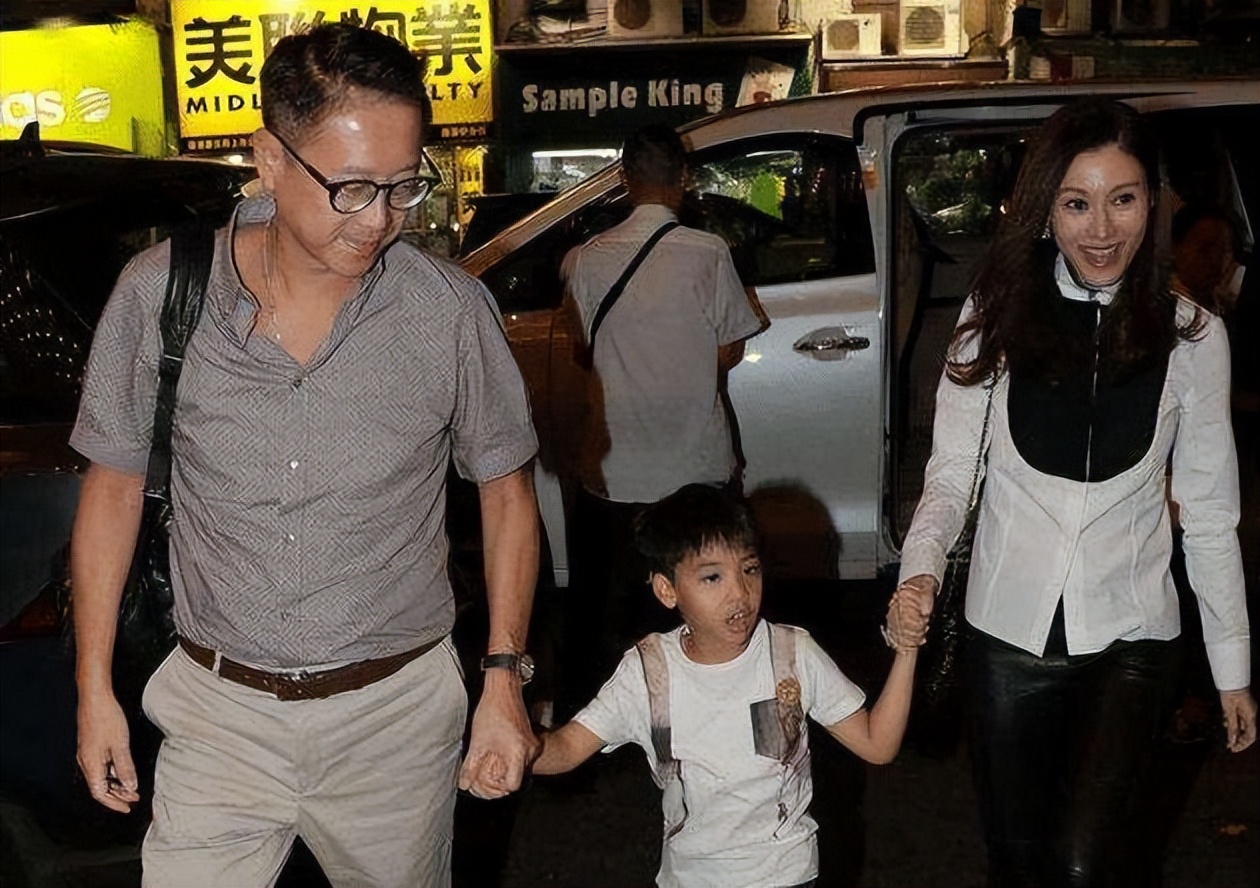 The 11-year-old Xu Jiantong's appearance is as good as Xu Jinheng's, and his height is as close ...