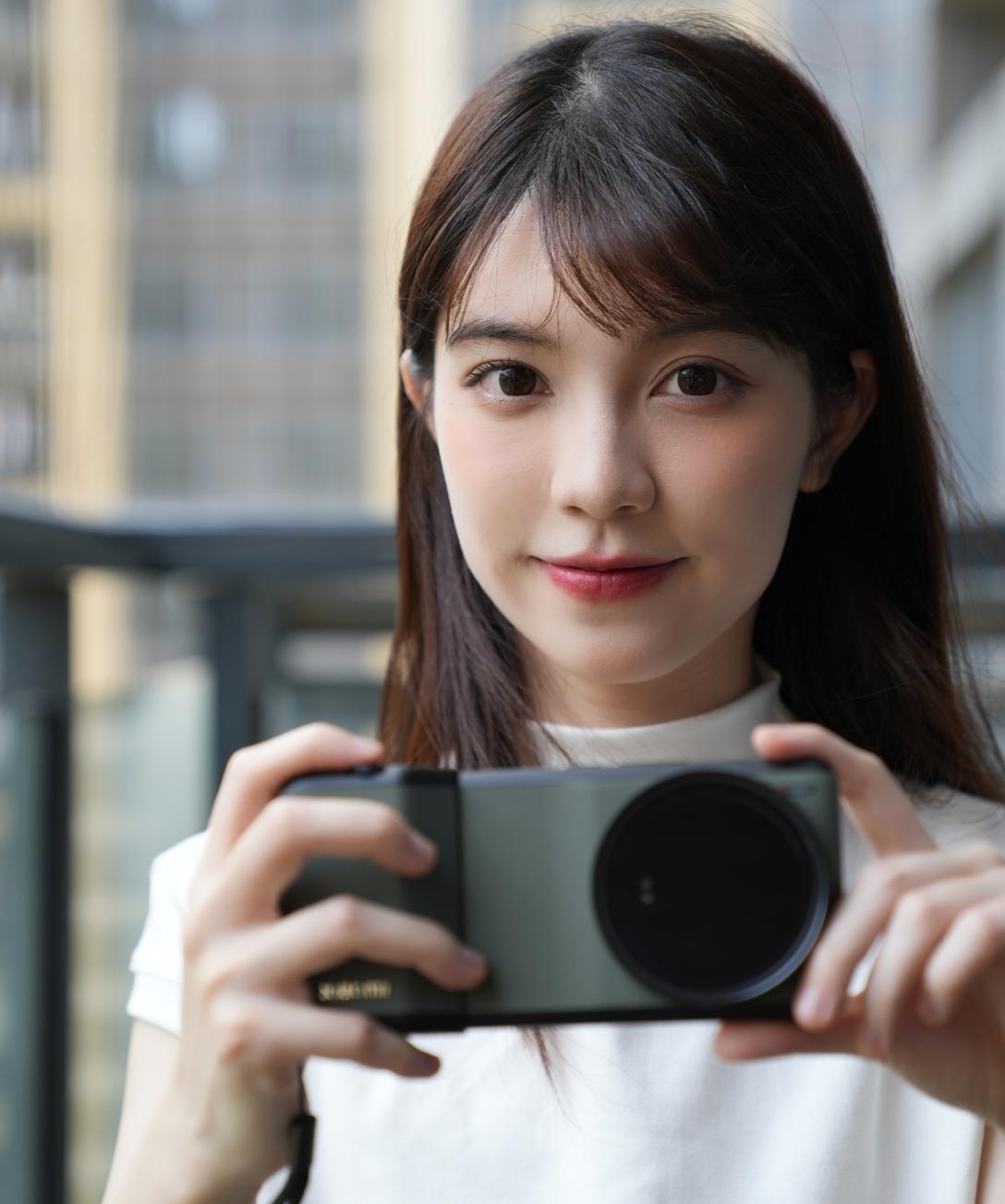 Mi 13 Ultra: A Bold Attempt at a Domestic Top Screen - iNEWS