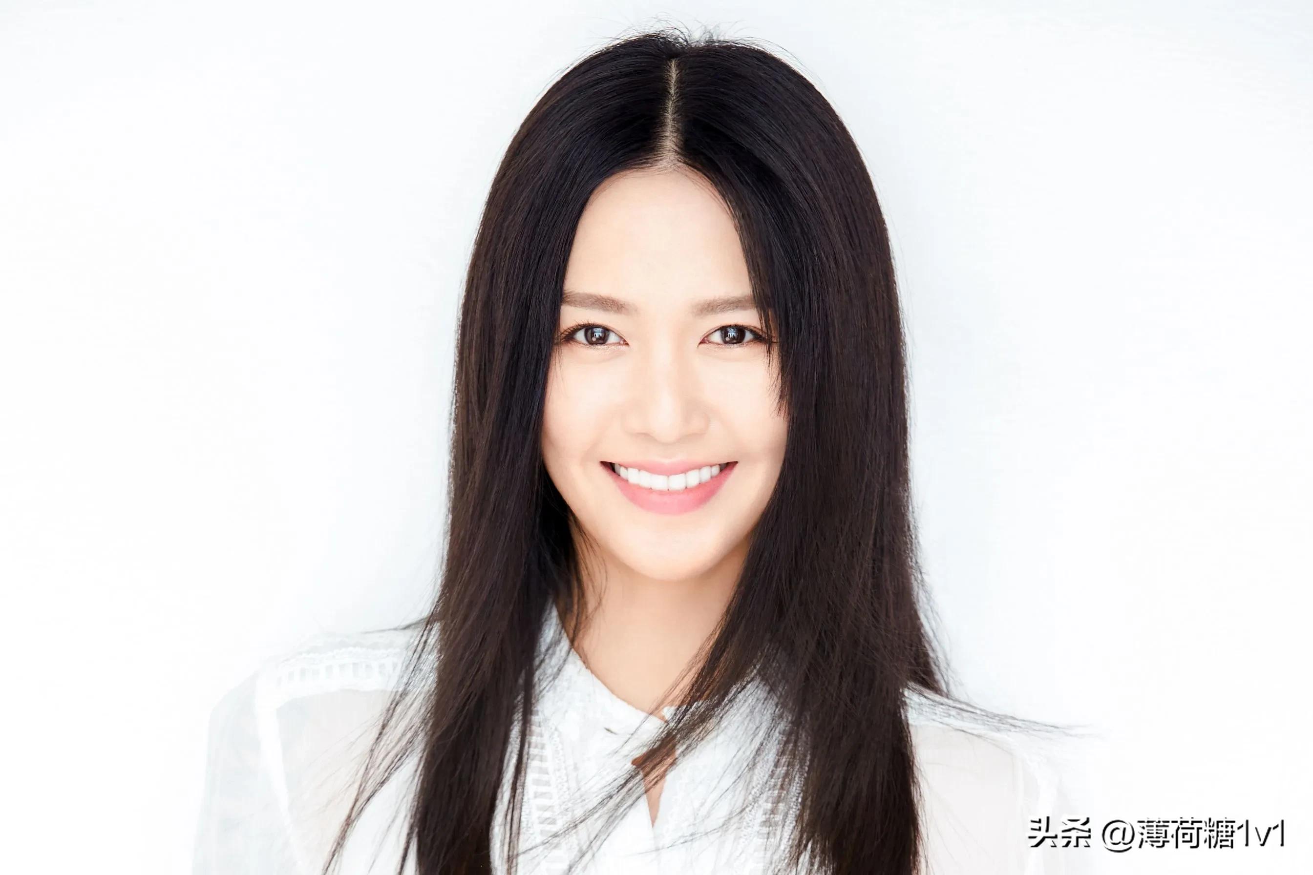 With tattooed arms and eight-pack abs, female rock singer Tan Weiwei is ...