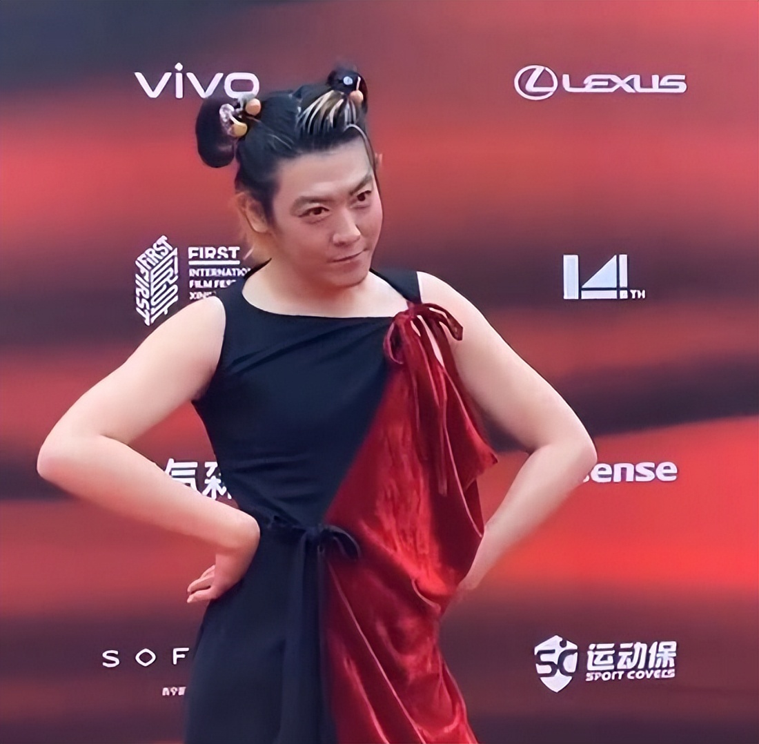 "Falling into the Jiang Bureau" Jiang Sida: The man loves to wear ...