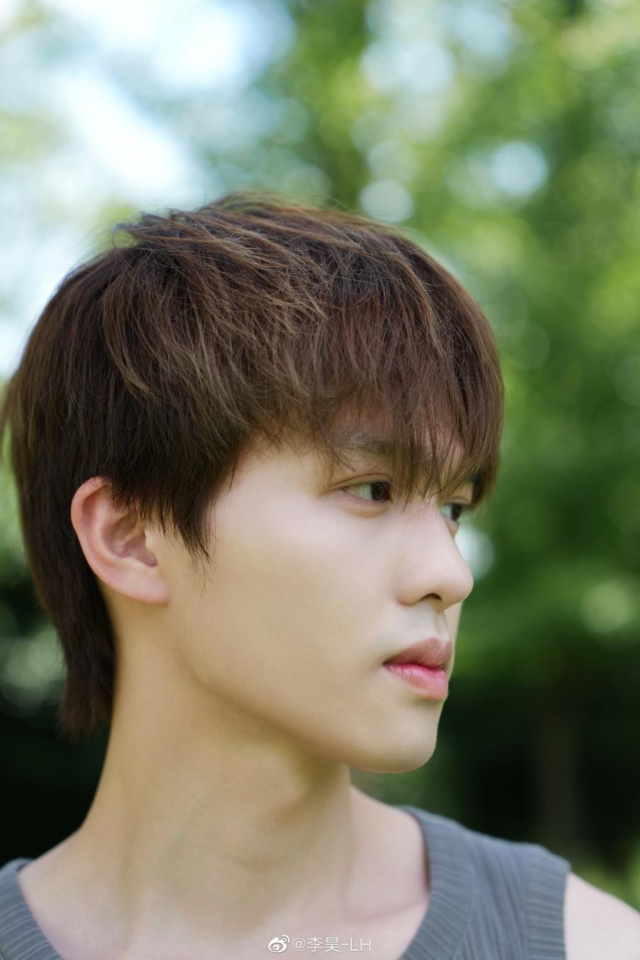 Li Hao sends atmosphere sense plog farewell to September - iNEWS