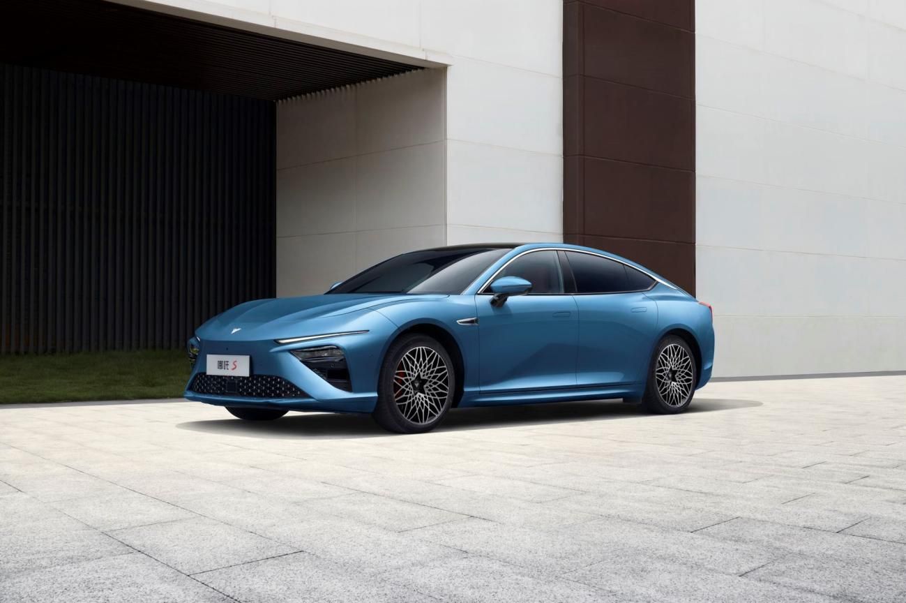 In October, 18,016 Nezha cars were delivered, a year-on-year increase ...