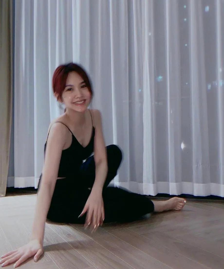 Rainie Yang Cheng Xiao Lou Yixiao - iNEWS