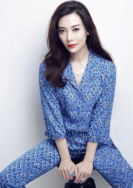 10 Female Celebrities With Flat Faces, But More and More - iNEWS