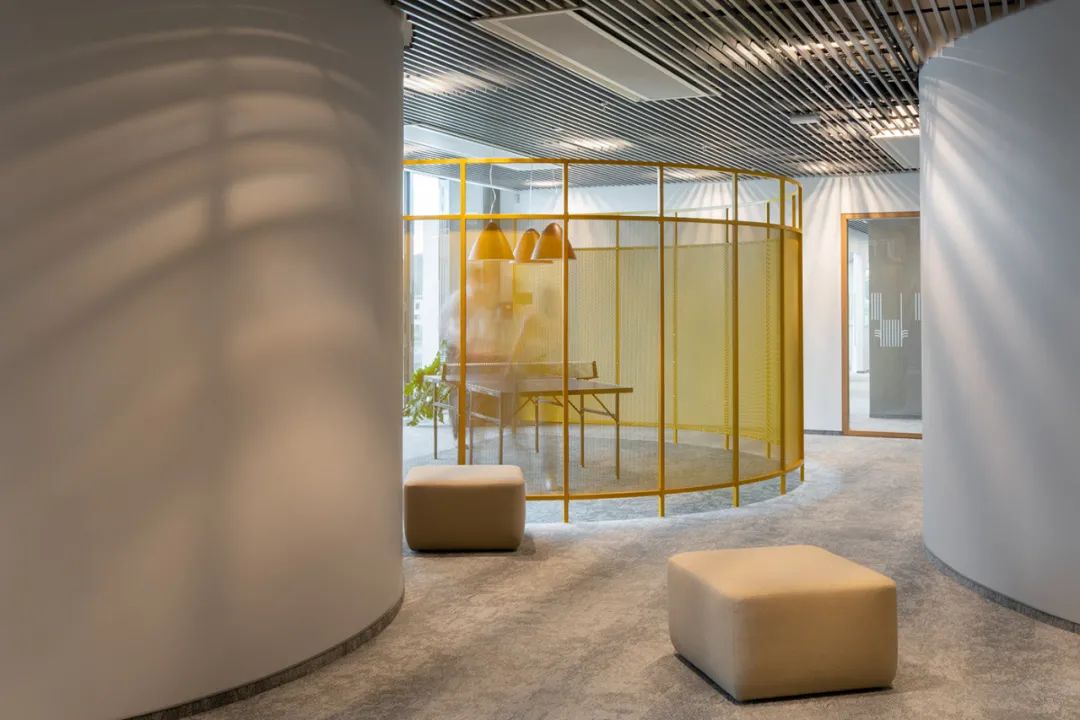 Simple and flexible office space design makes you feast for the eyes ...