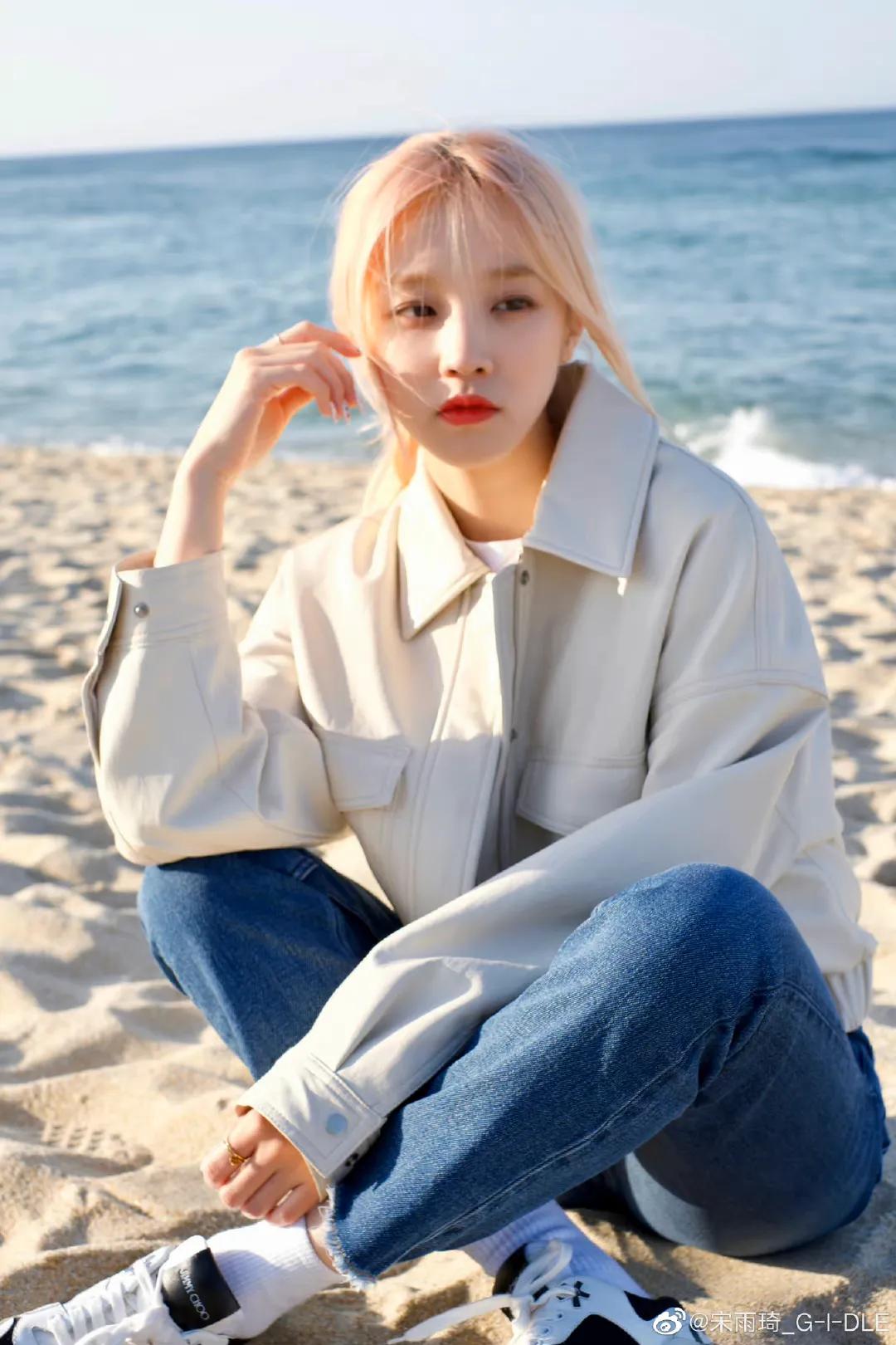 Song Yuqi's pink hair is so beautiful - iNEWS