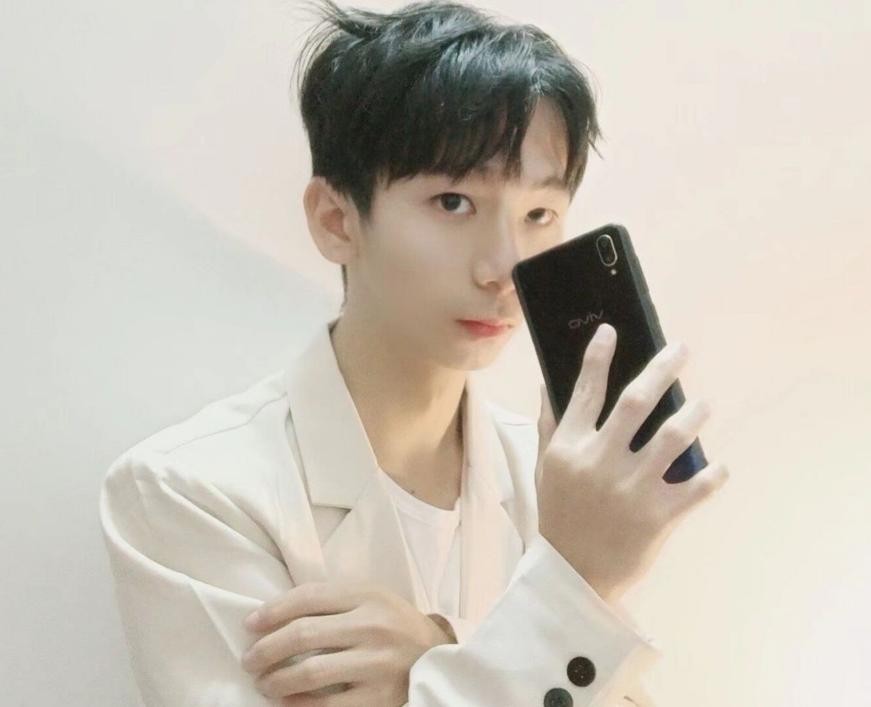 Chen Mingfu became popular on the Internet when he sang a cover song in ...