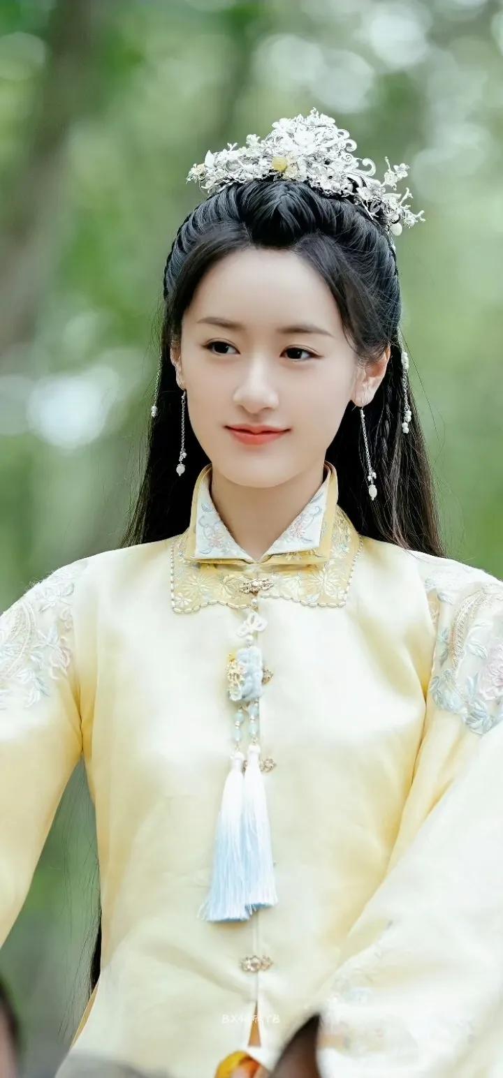 Yuan Bingyan's pictures of Liu Ling's ancient costumes are also so ...