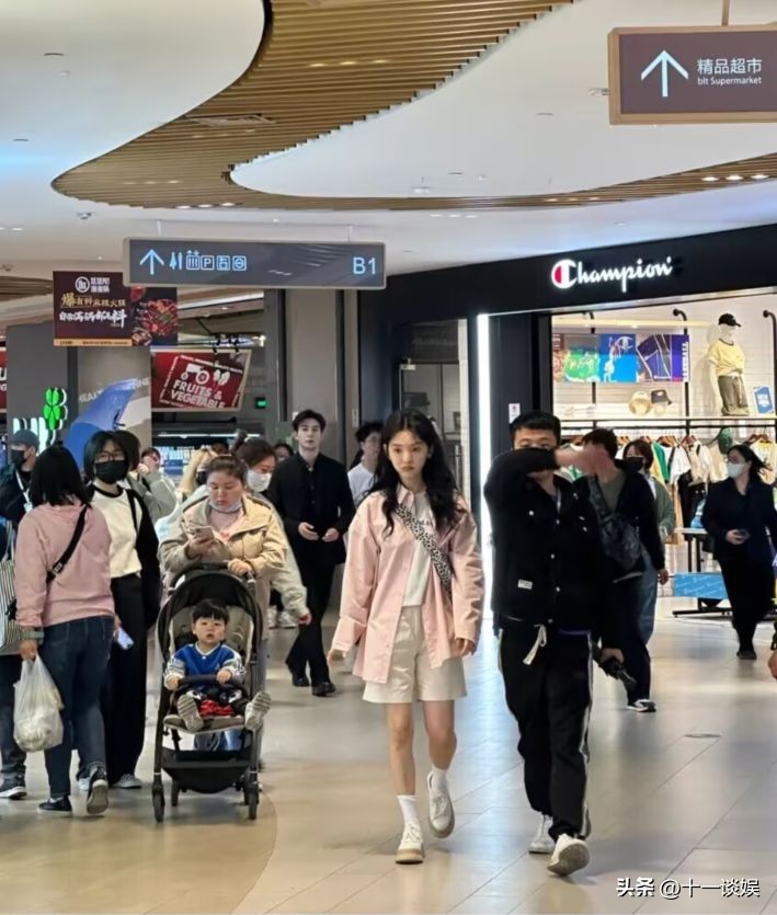 Zhang Ruonan and Chen Xingxu's new drama Reuters, the woman's outfit is ...