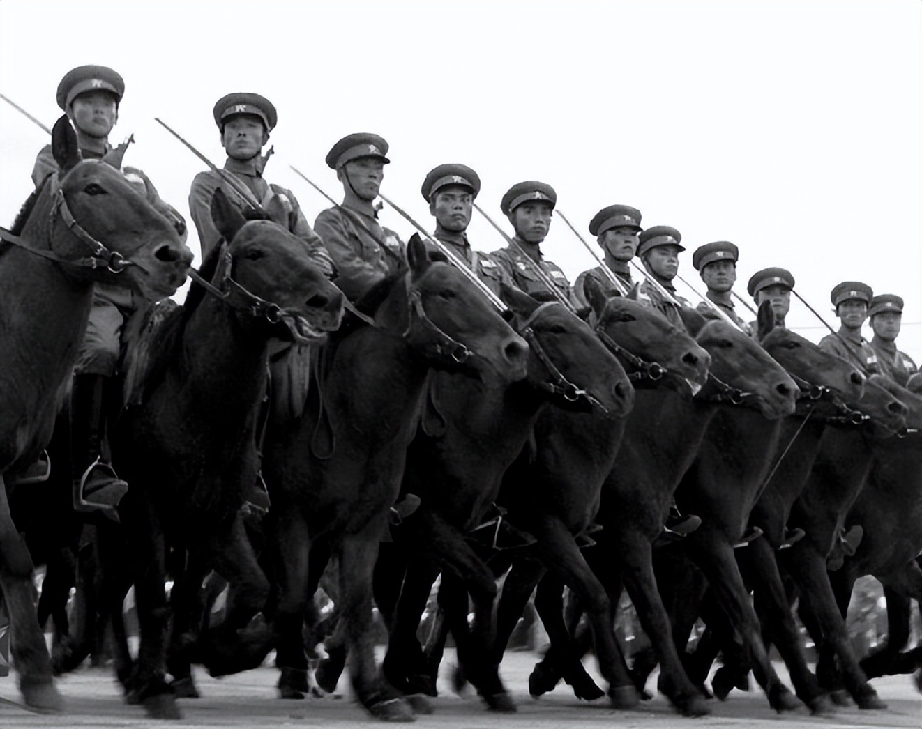 In the military parade of the founding ceremony, how did the cavalry ...