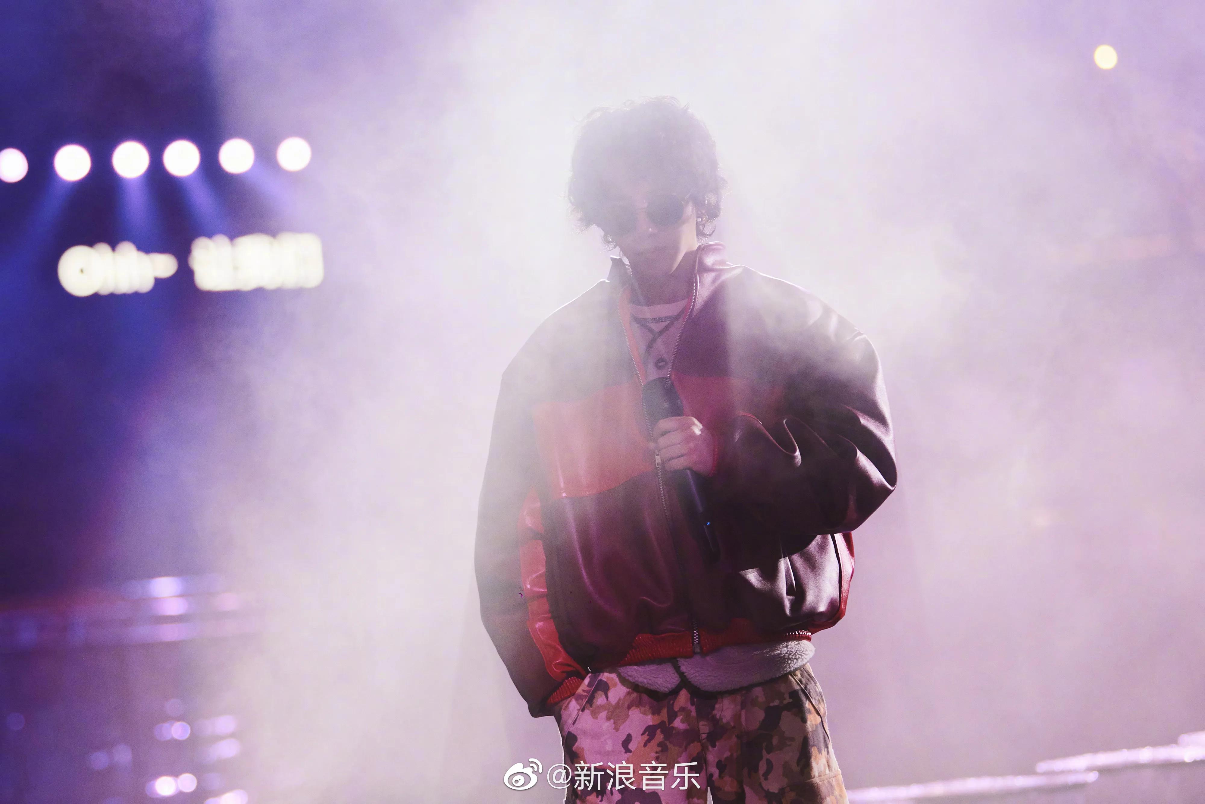 Rehearsal of Hua Chenyu's concert in the rain - iNEWS