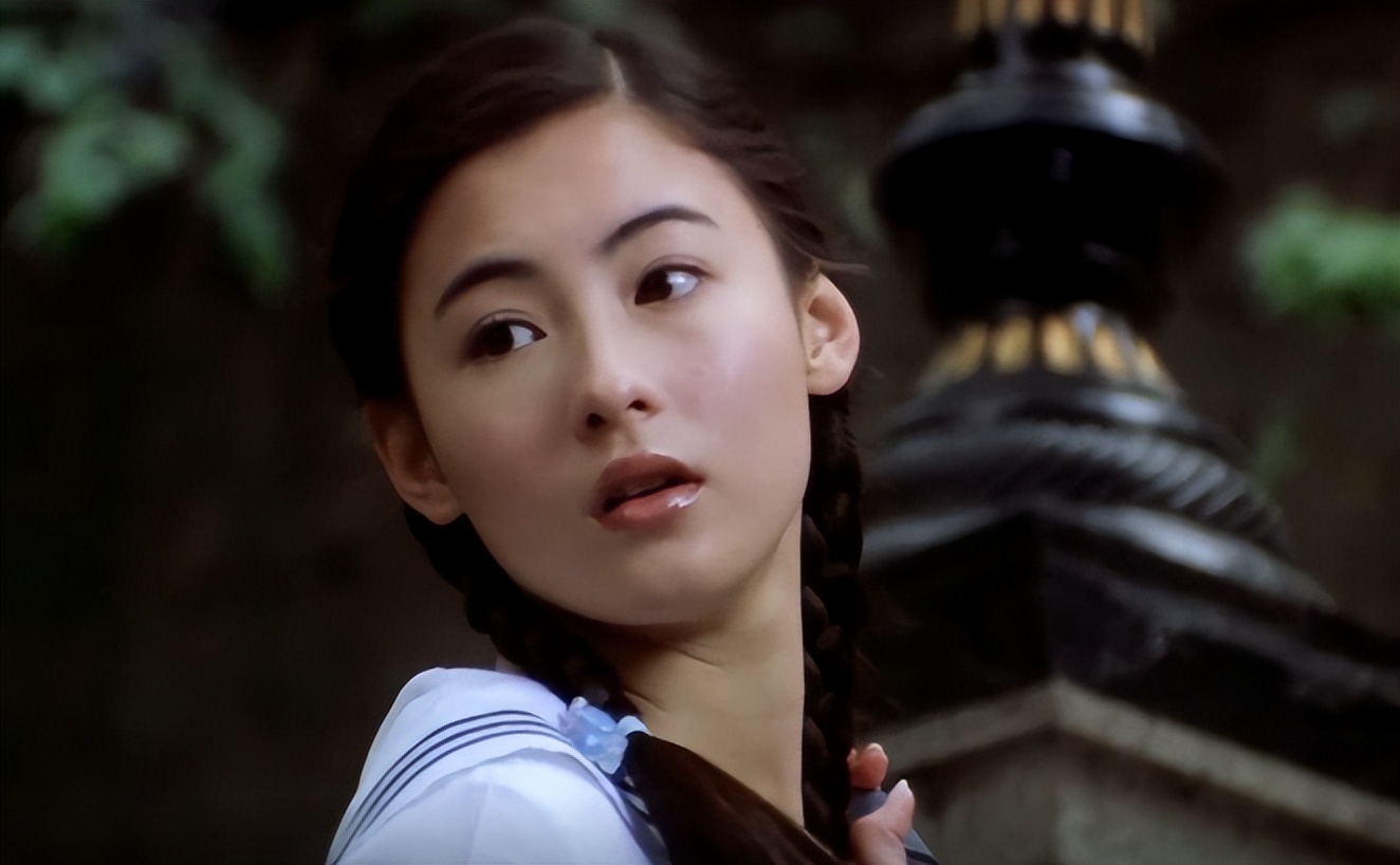 Cecilia Cheung appears on the cover of a magazine again after many years. She has suffered so ...