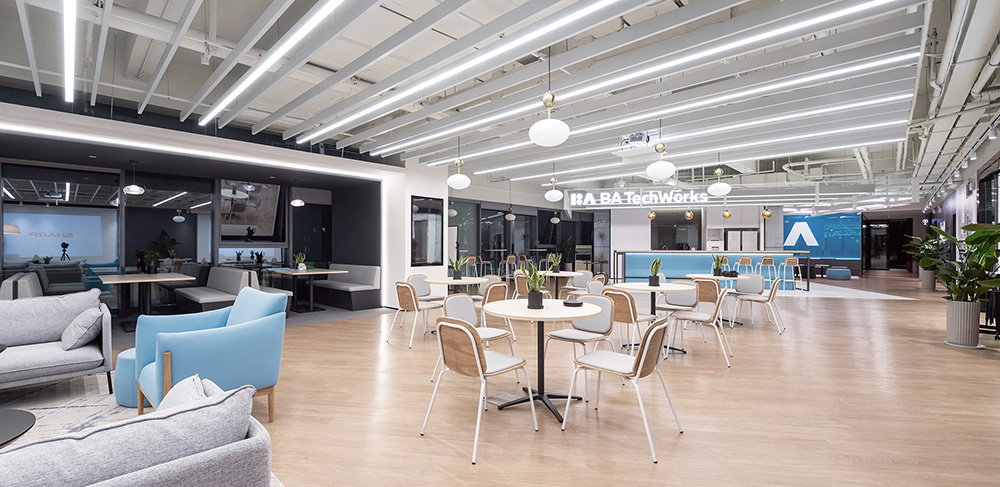 Modern and simple Nanjing BMW & ArcherMind BA TechWorks office design ...