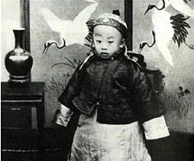 In 1967, how was Puyi buried after his death? Premier Zhou: Respect the ...