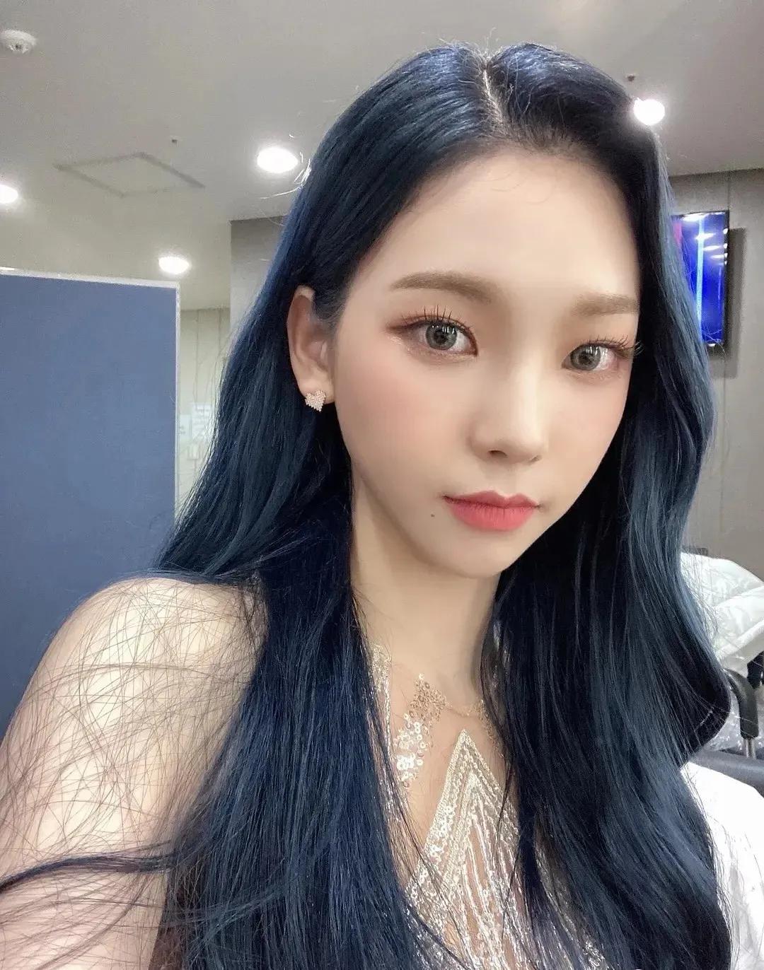 Liu Zhimin (KARINA), South Korean beauty singer, member of the girl ...