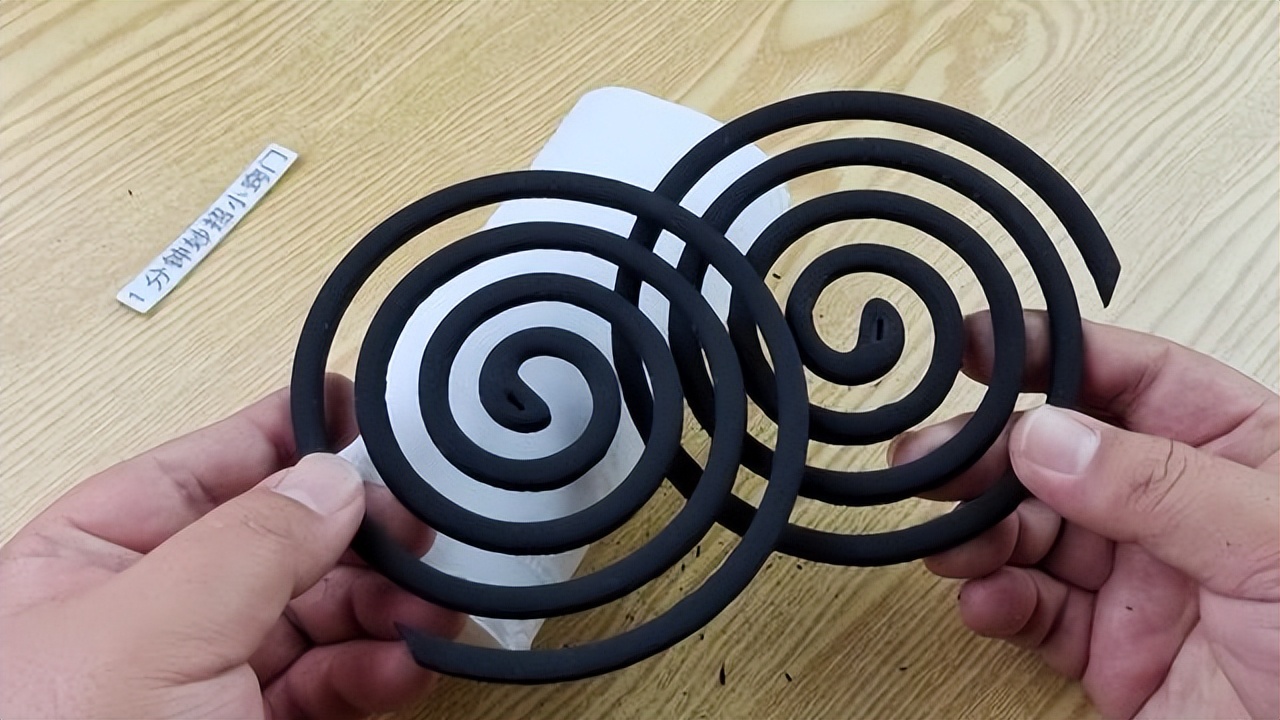 A roll of paper towels can completely separate the mosquito coils, one ...