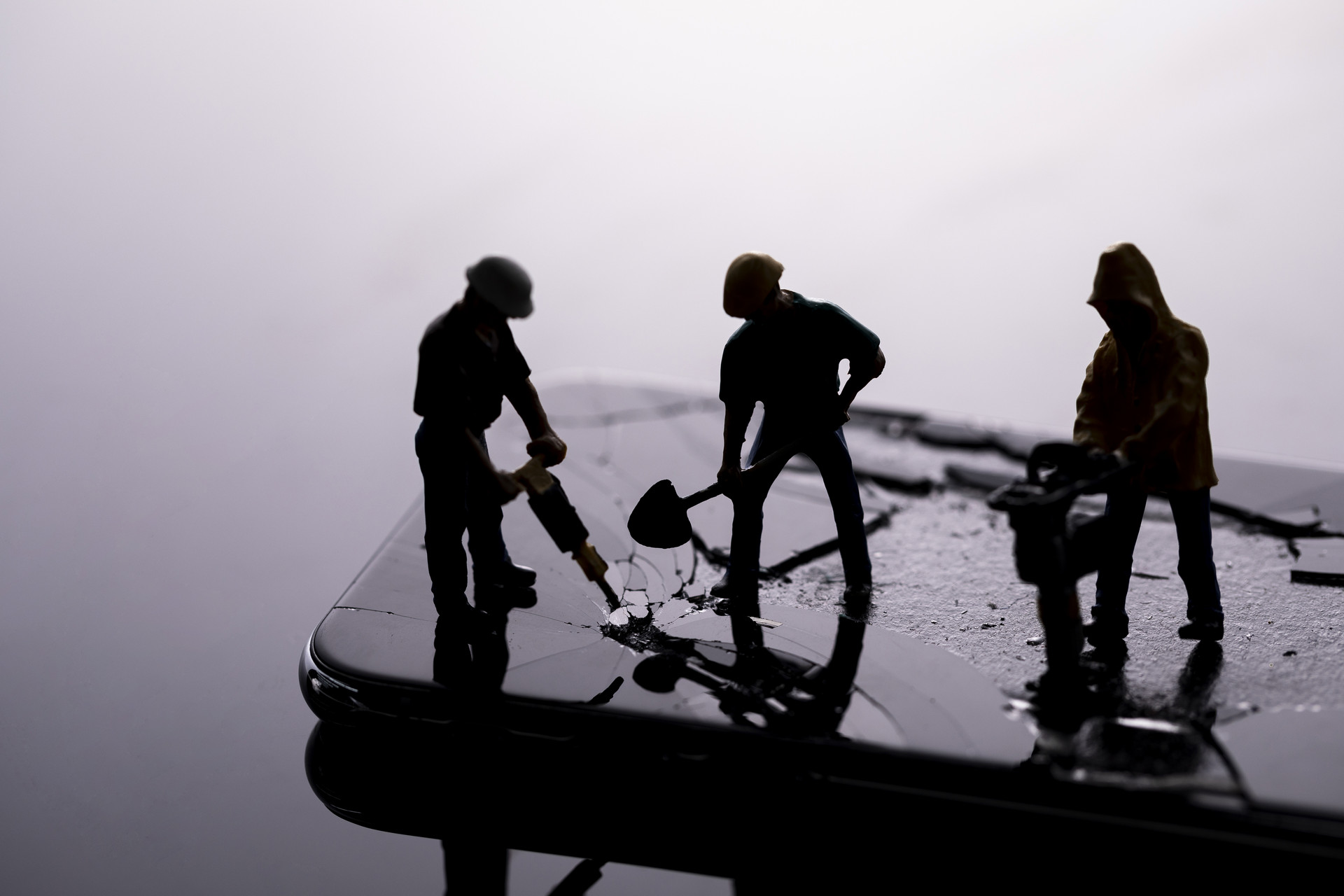 Lack of money, lack of technology!It's hard to live without the glory ...