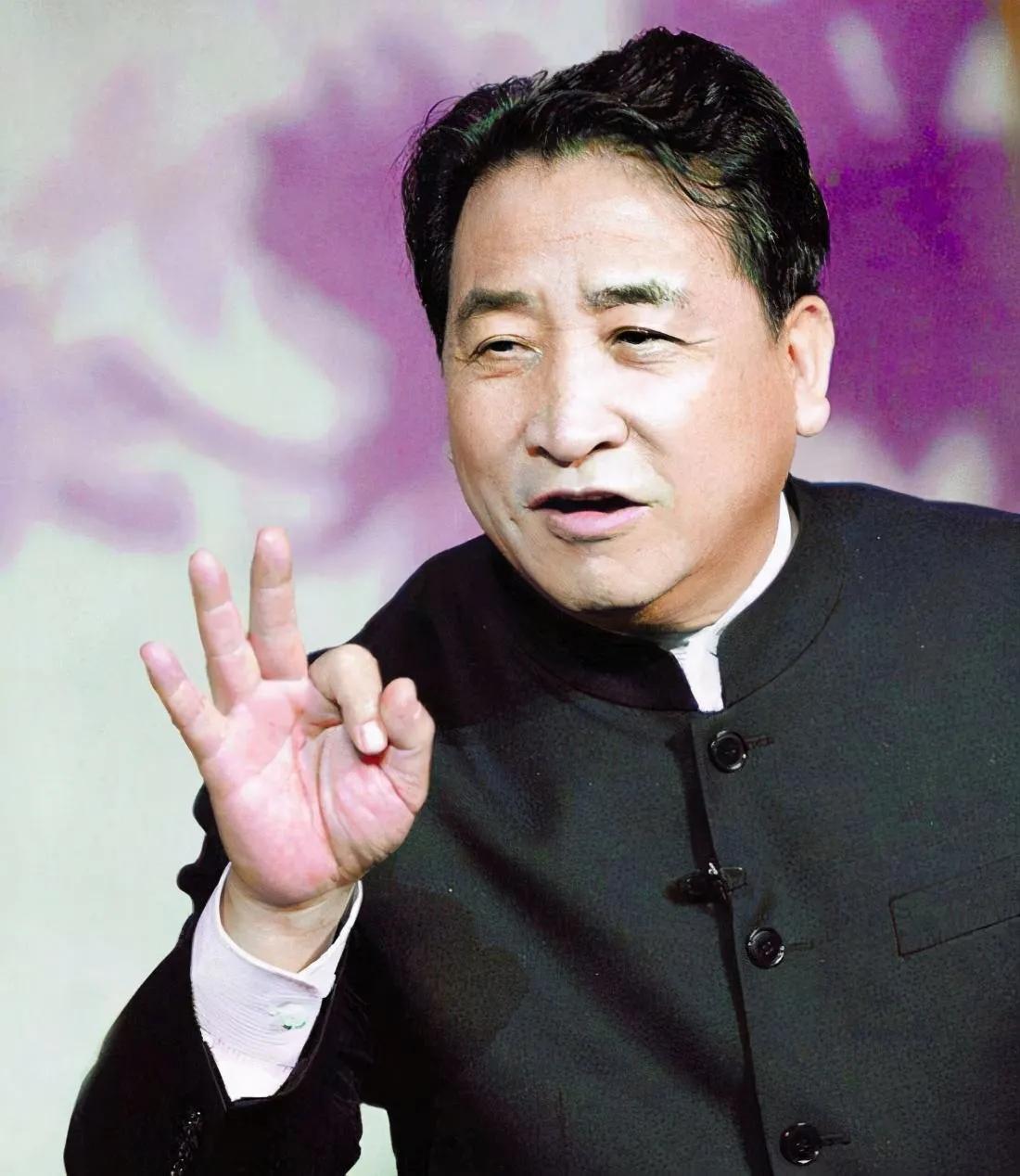 Mr. Jiang Kun, a famous cross talk performance artist, still has a high ...