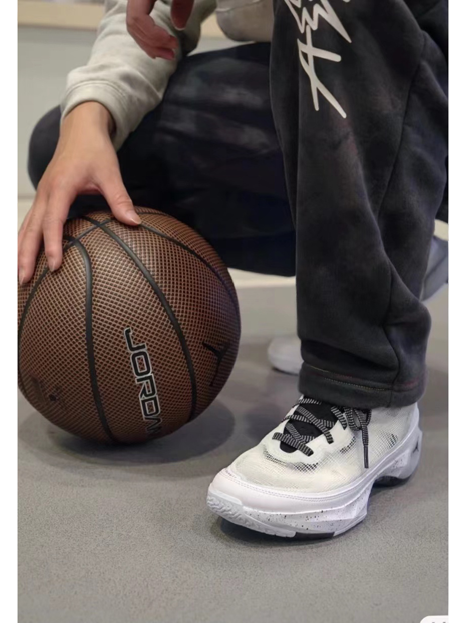 AJ37 Oreo Colorway - iNEWS