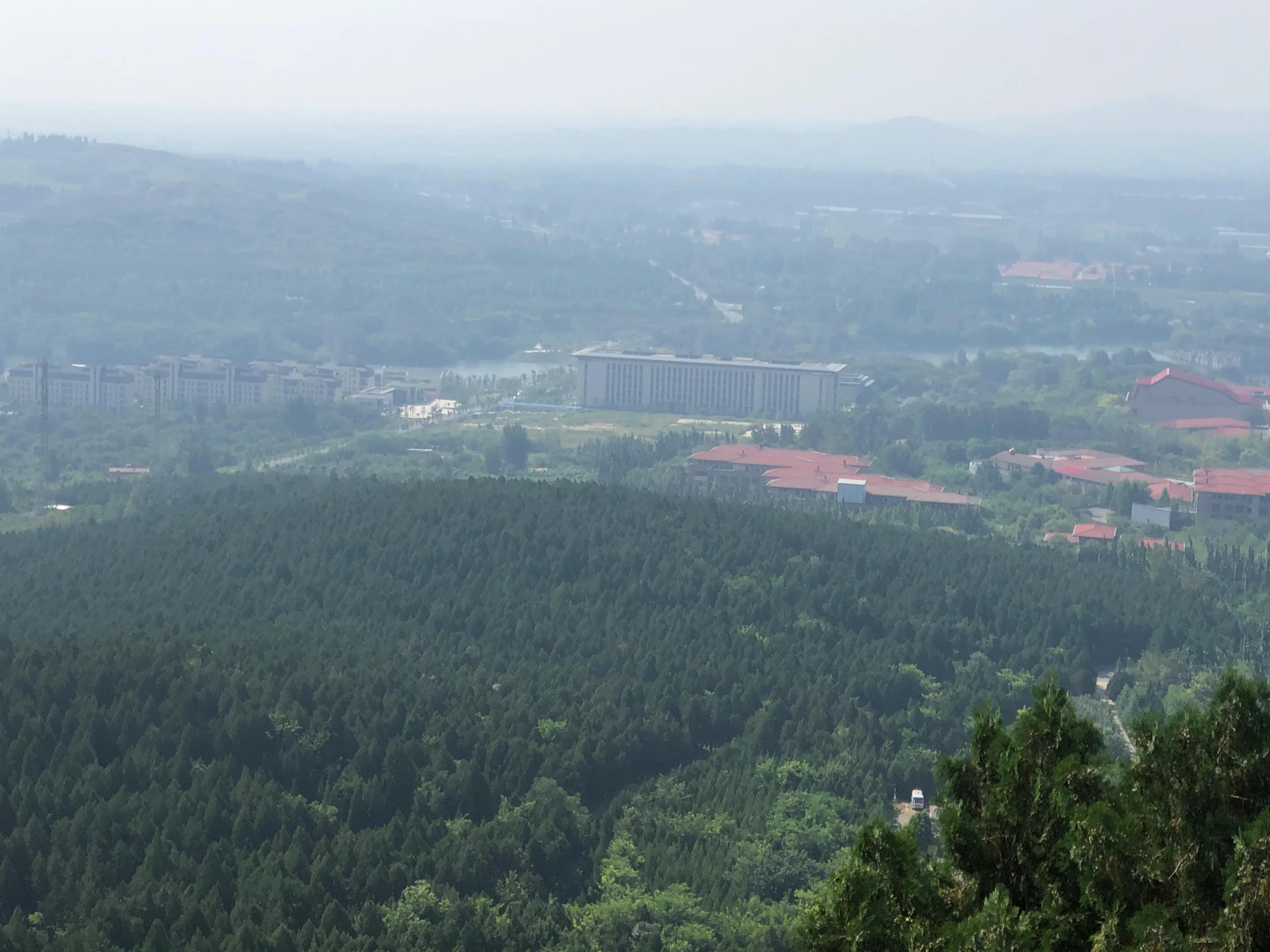 The sky is high and the clouds are light to climb Mount Gu - iNEWS