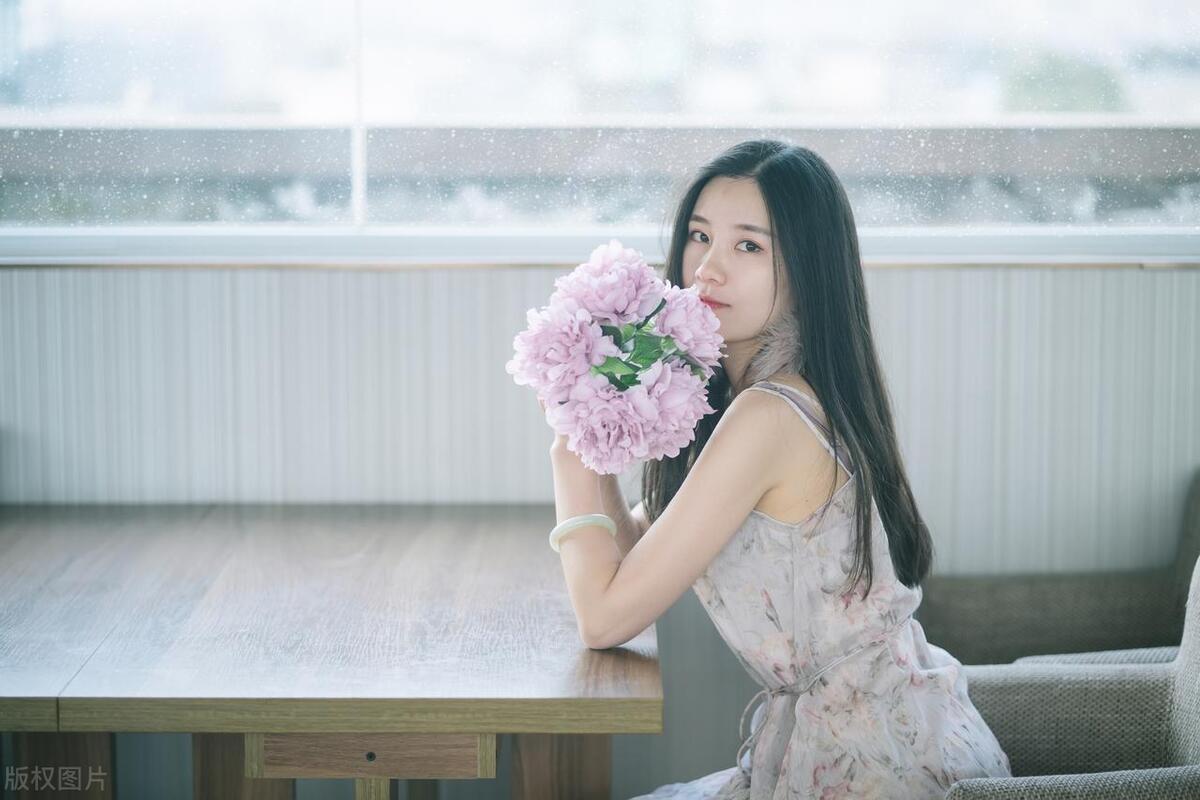 Whether a person's life is good or not, you can tell by the clothes she ...