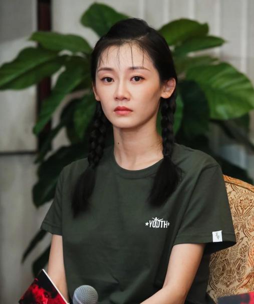 Feng Xiaogang bluntly said: She is too good at pretending and will never become famous, let ...