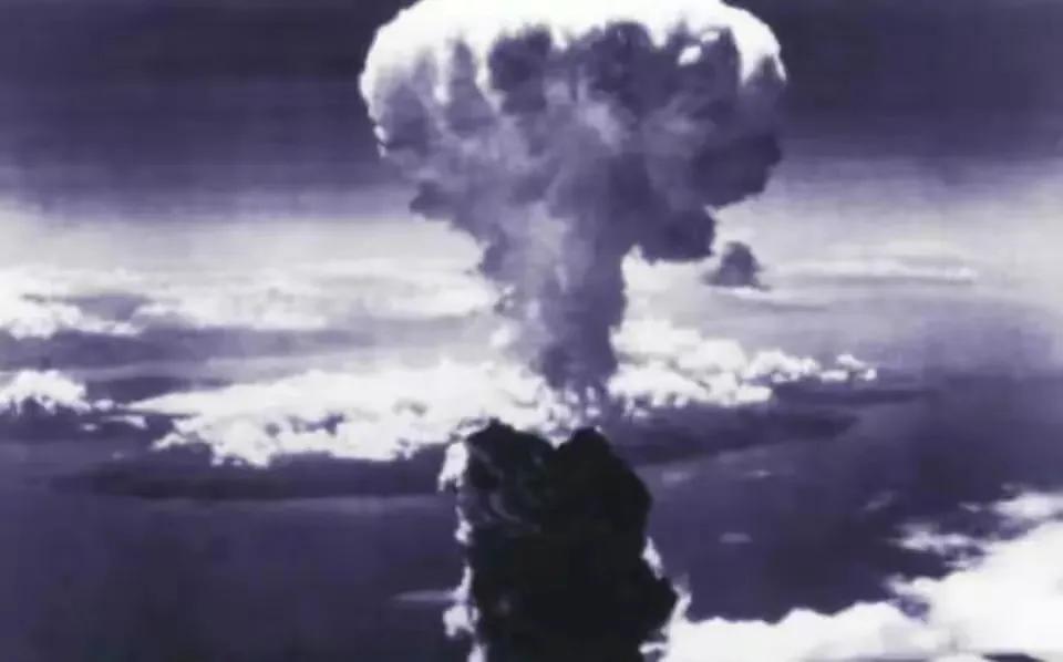 How was the world's first atomic bomb born?Why did Einstein regret ...