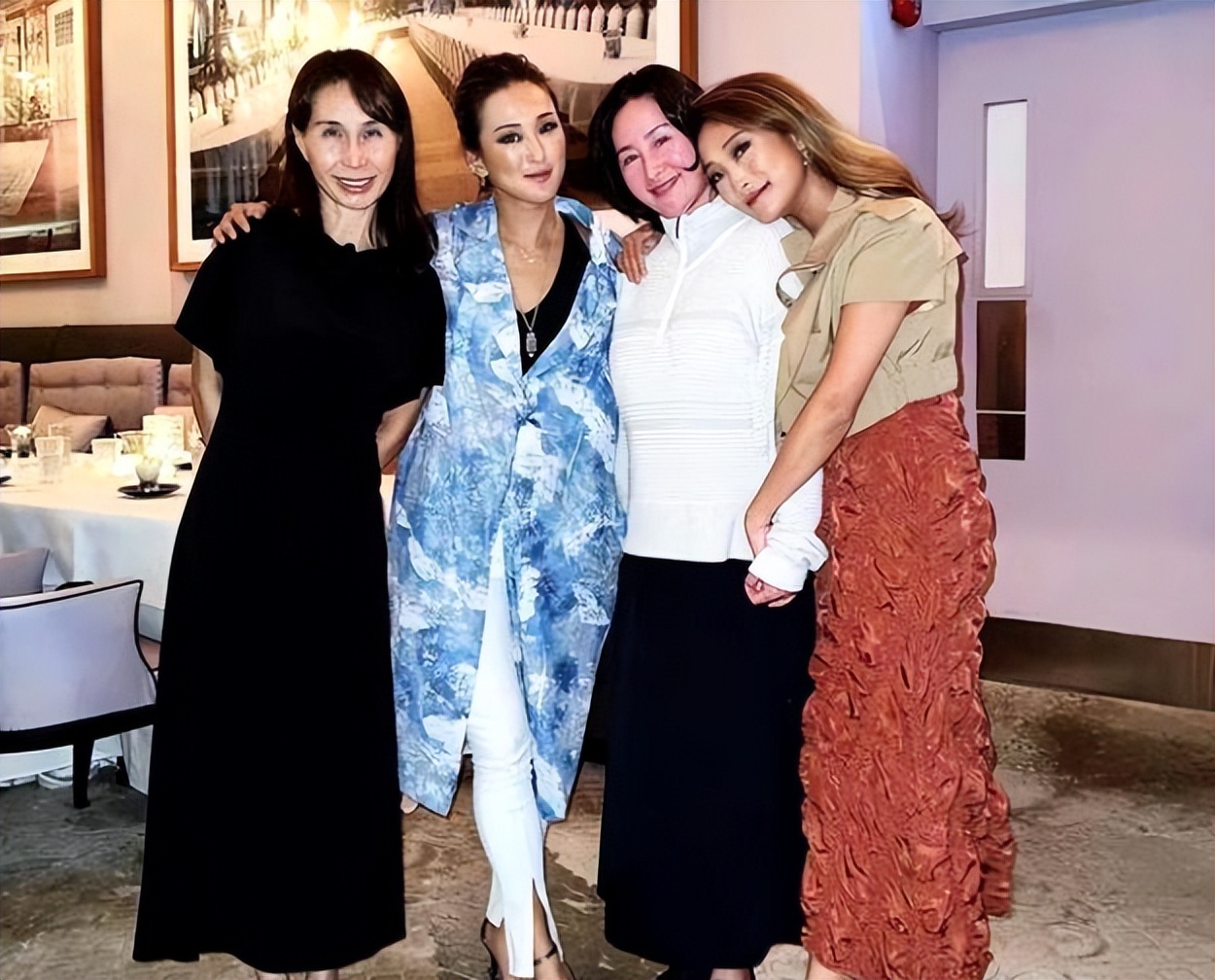 He Chaoqiong and Yu Cong attended the party of top celebrities, and ...
