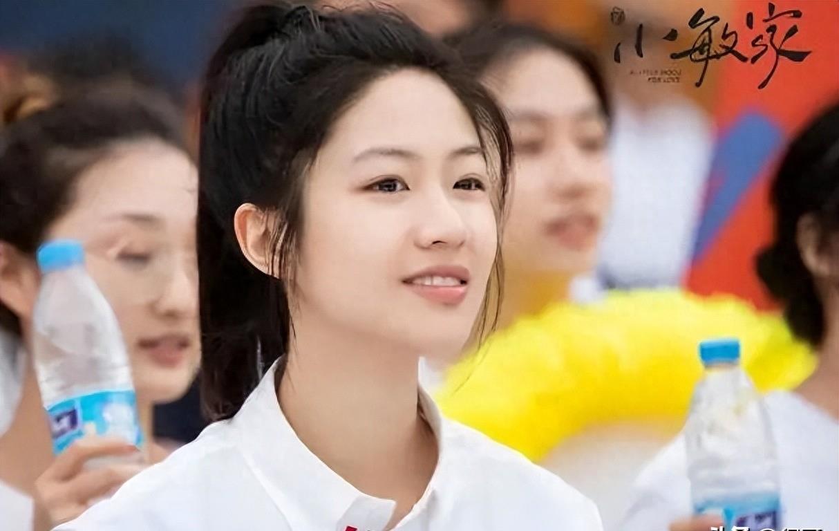 "Under the Busty City" is a movie about Xiang Hanzhi who was born in ...