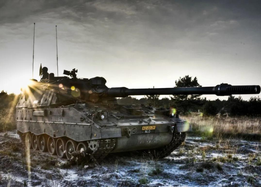 PZH2000 155mm self-propelled howitzer - iNEWS