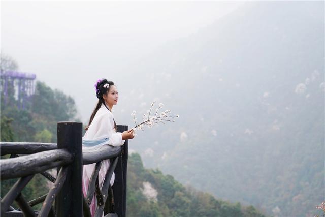 In the early spring in the south of the Yangtze River, Tonglu enjoys ...