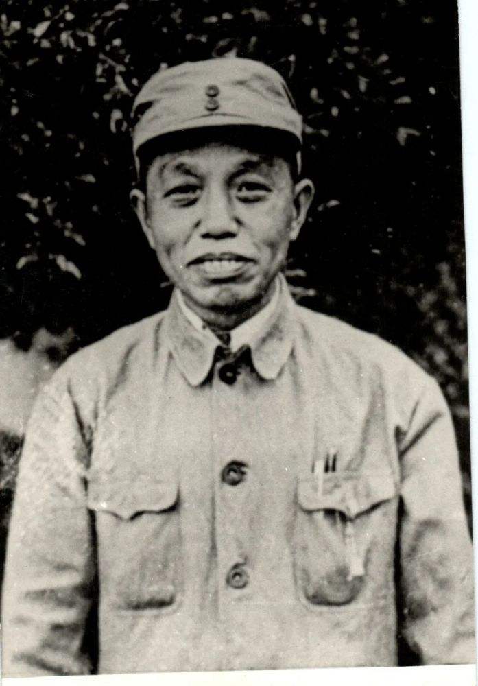 At the entitlement ceremony, he gave up the title of general and served ...