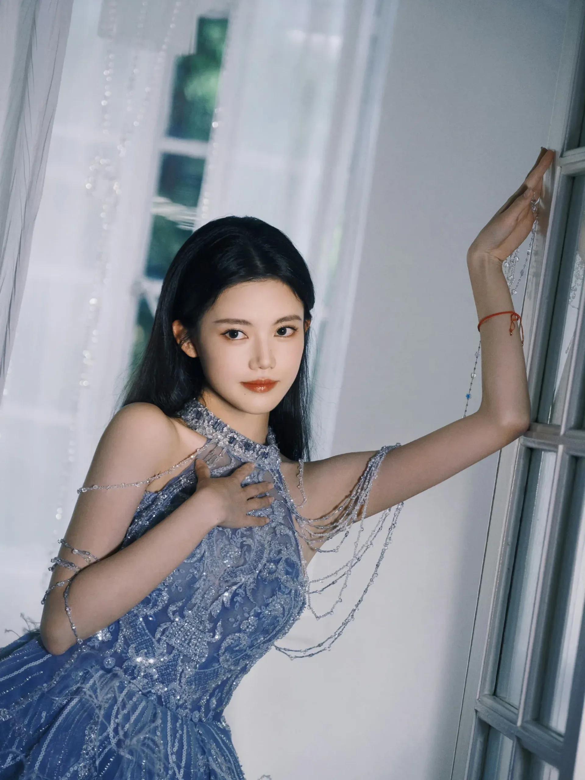 Sun Zhenni is so beautiful! Ever since I saw her play the little fox, I like her appearance - iMedia