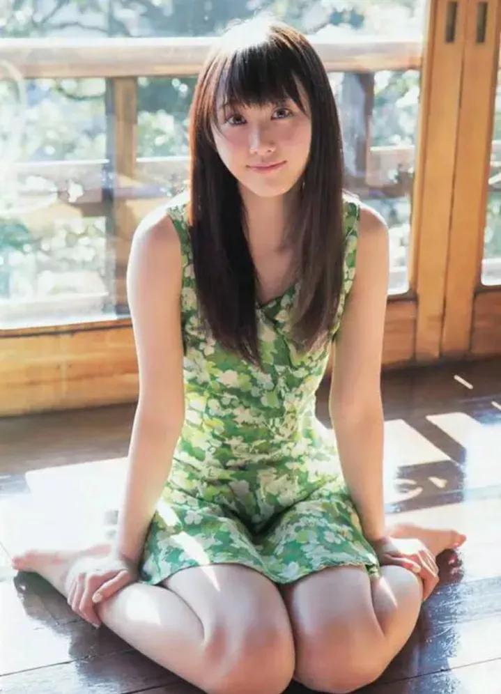 Top 10 most beautiful female stars in Japan - iNEWS