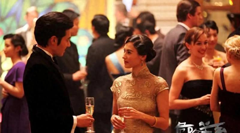 Dangerous Relationships: Deceiving Others, and Deceiving Oneself, A ...