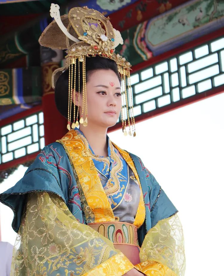 Shen Yu, the story behind "The Woman in Cheongsam" - iNEWS