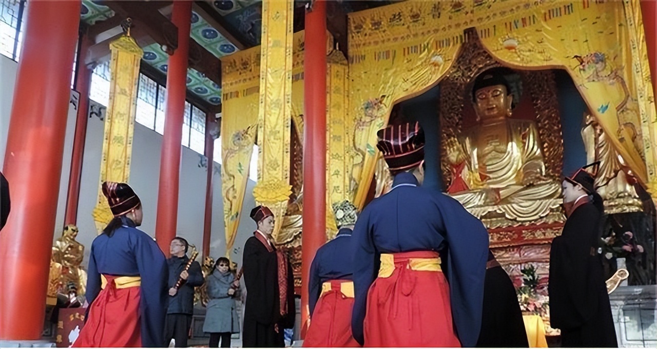 Is respect for ghosts and gods worthy of praise? During the Spring and ...