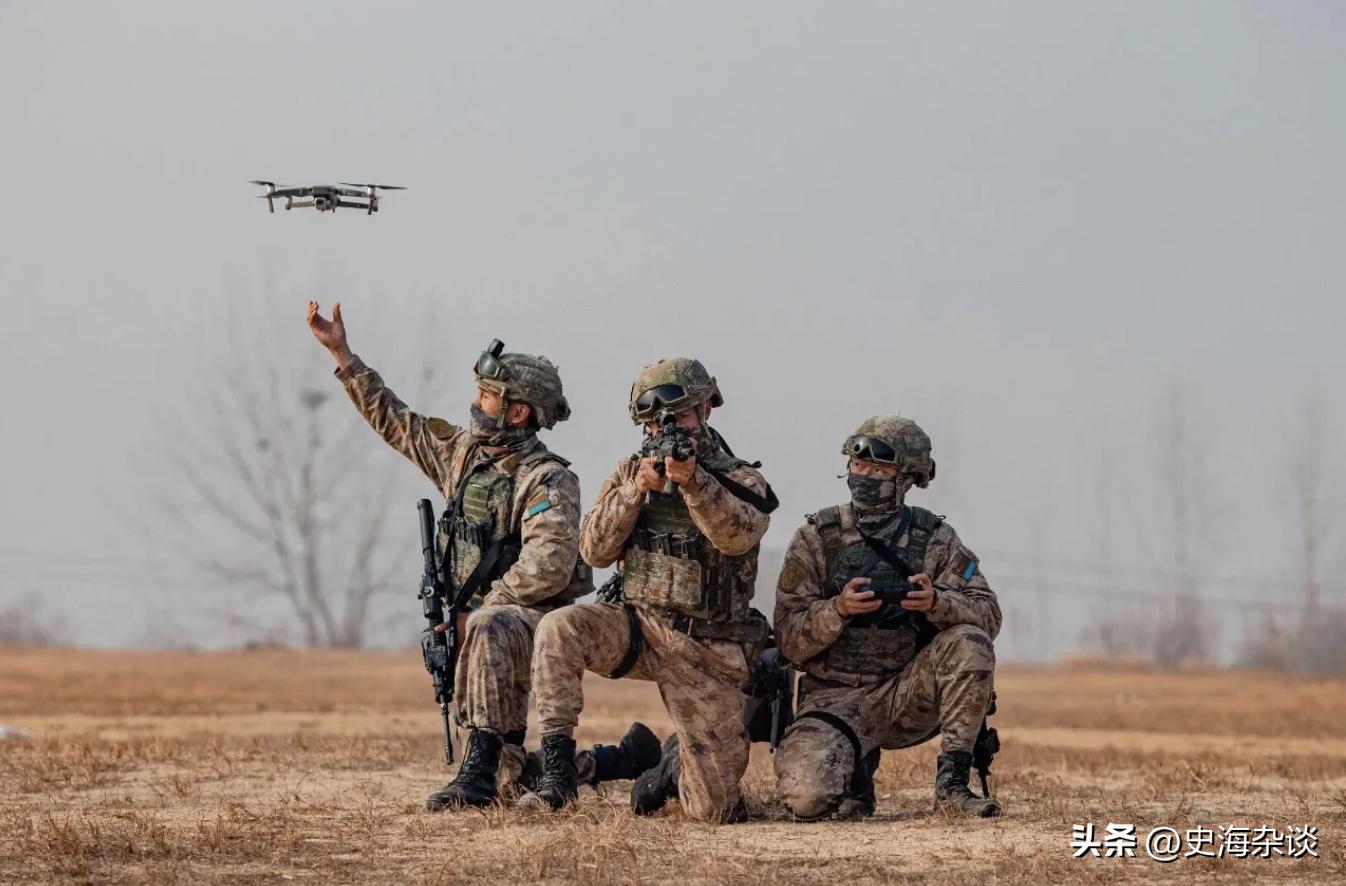 Crossing the river by touching the U.S. Army, the equipment of the ...