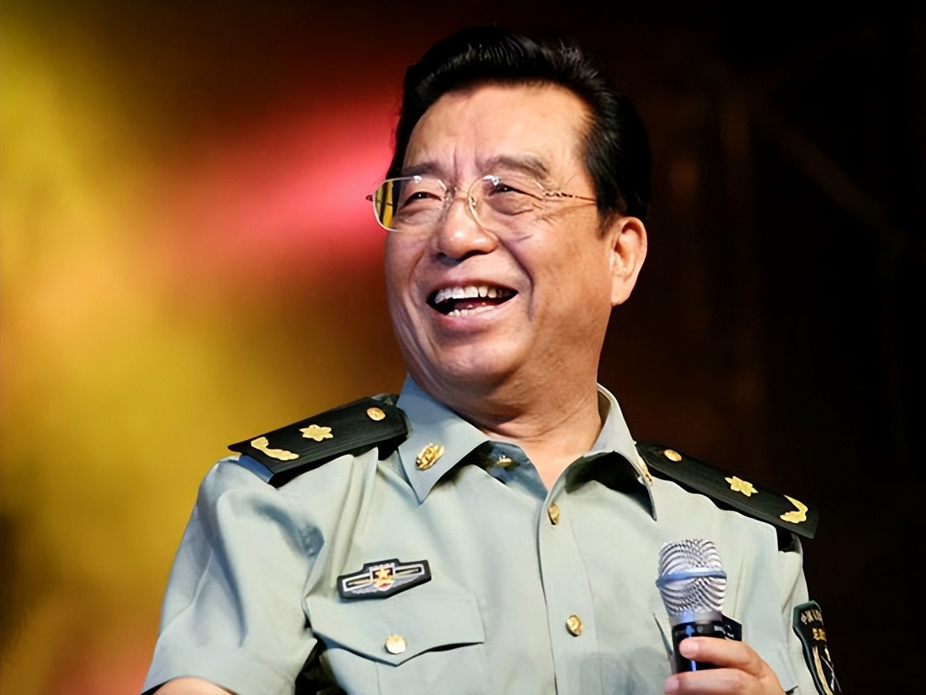 Let's judge! 84-year-old Li Shuangjiang appeared in military uniform ...