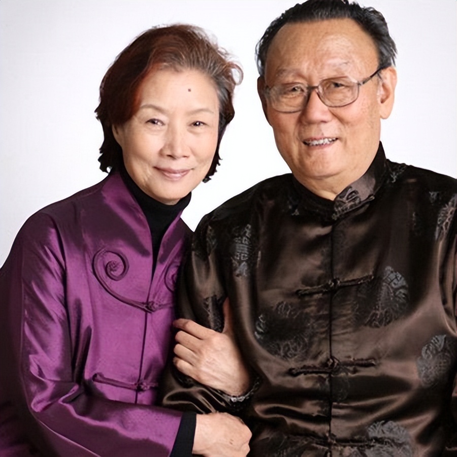 Lu Zhong, an old drama player: Marry a classmate and love him until he ...