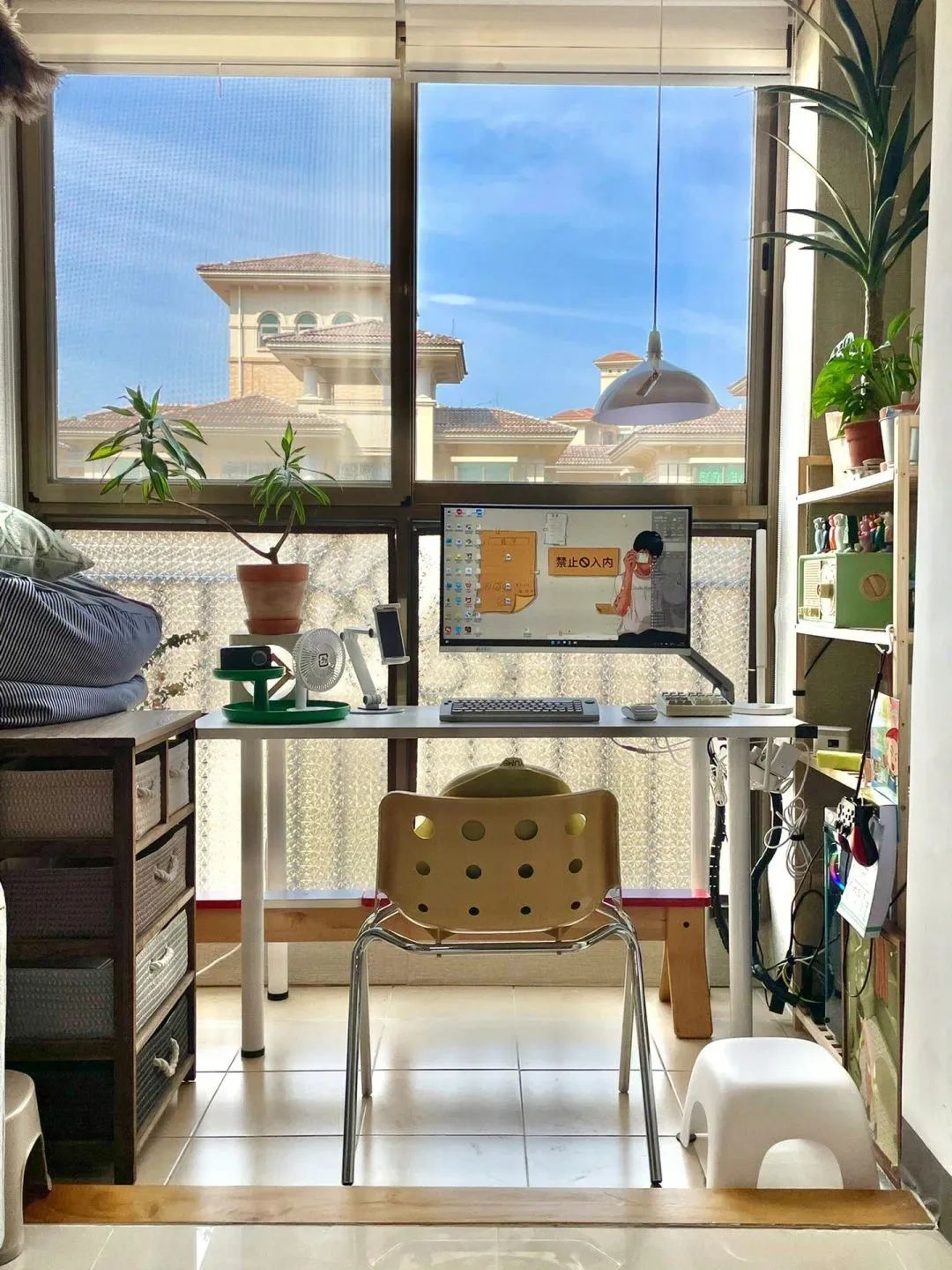 "A 35-year-old boy has no girlfriend and can only afford a 38-square ...