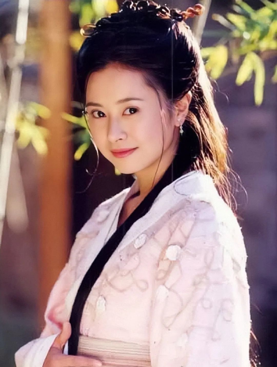 The ceiling of He Meitian's sweet girl in the 90s, Yilin and Zhong Ling ...