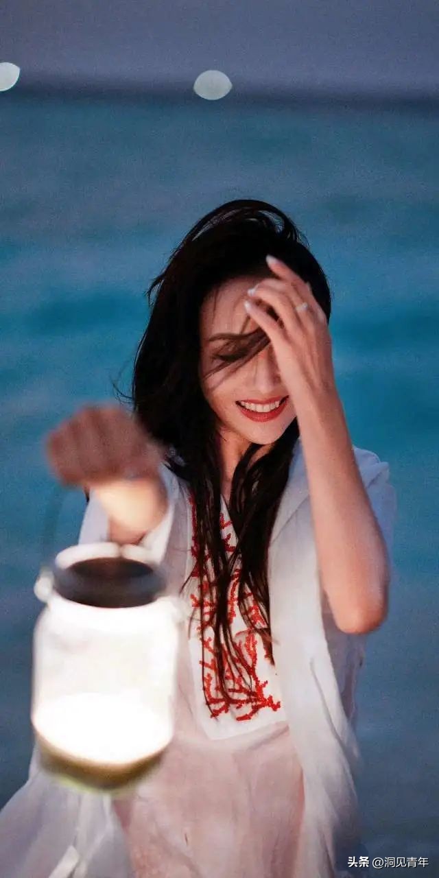 Tong Liya, an intellectual woman, the white moonlight of a mature man ...