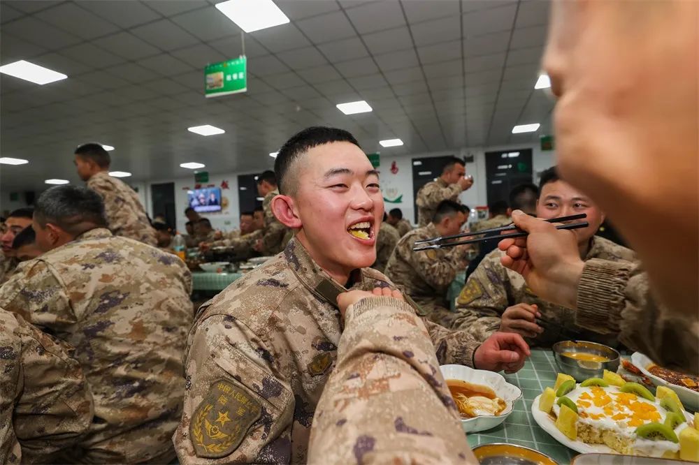 Comrade-in-arms video connection with soldiers' parents and mothers ...