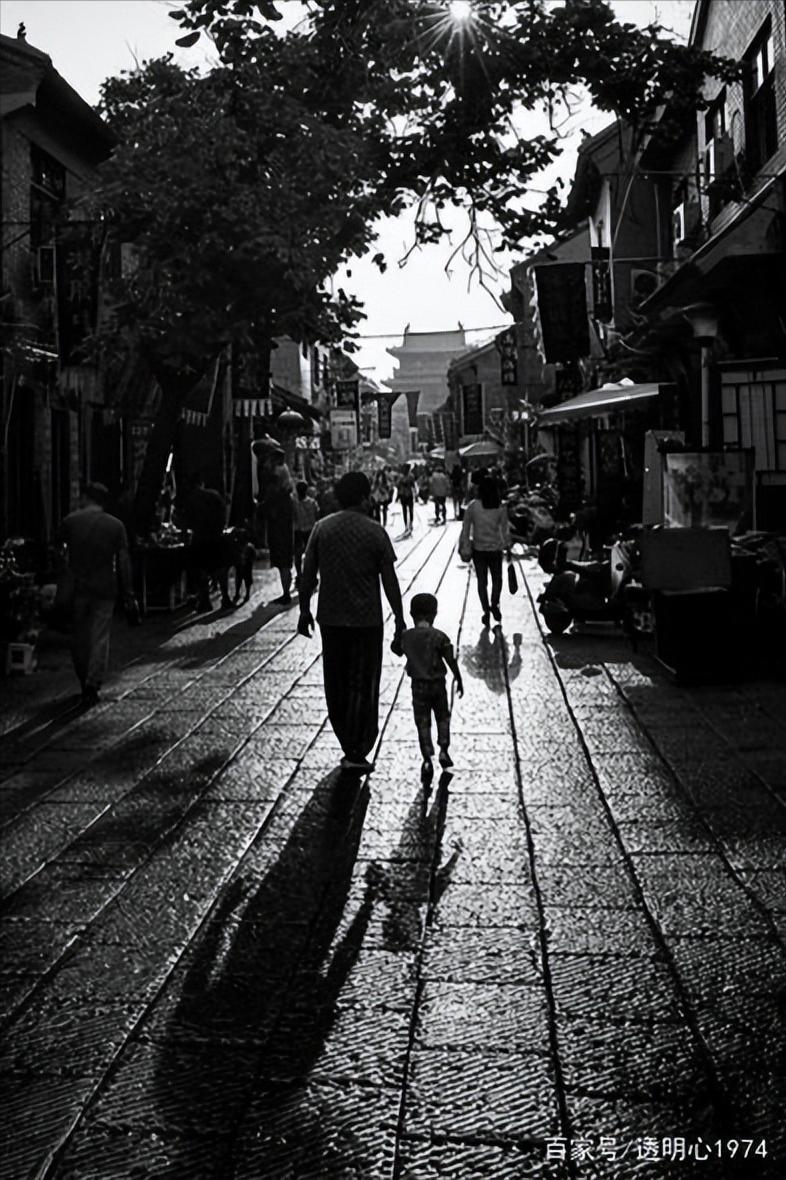 A mother's love is like a sea (same title) Author: Xin Yuan Ding Xia ...